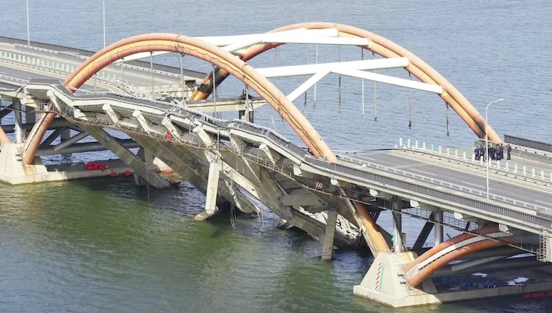 Splashdown: Fire-Weakened Beijing Bridge Deck Falls Into River ...